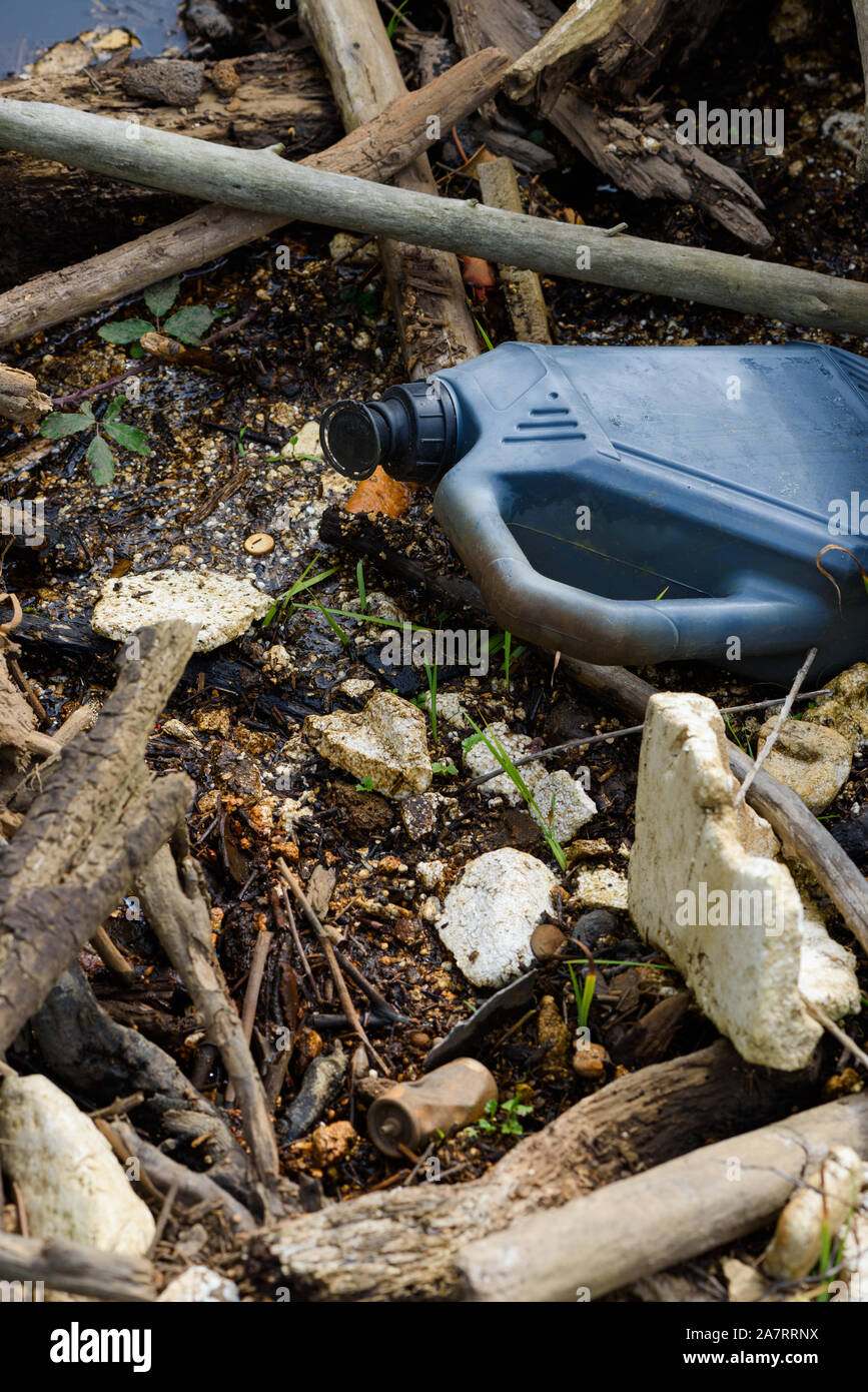 Styrofoam and plastic enviroment water pollution Stock Photo - Alamy