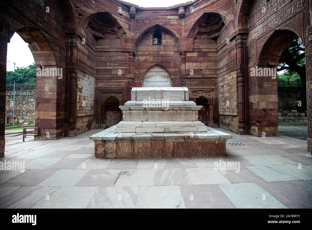 Iltutmish Tomb Tomb Of Iltutmish Reviews,open Hours,photo