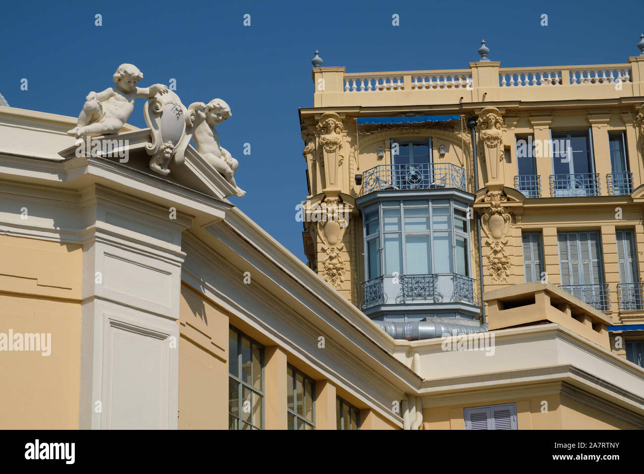 Empire style architecture hi-res stock photography and images - Alamy