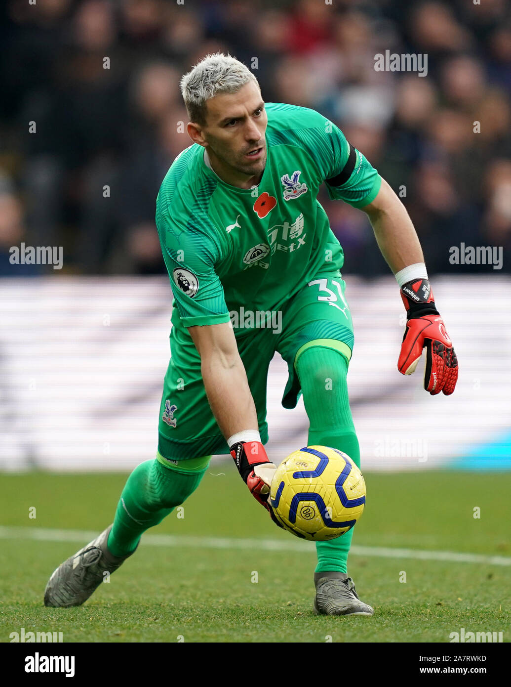 Crystal Palace goalkeeper Vicente Guaita Stock Photo - Alamy