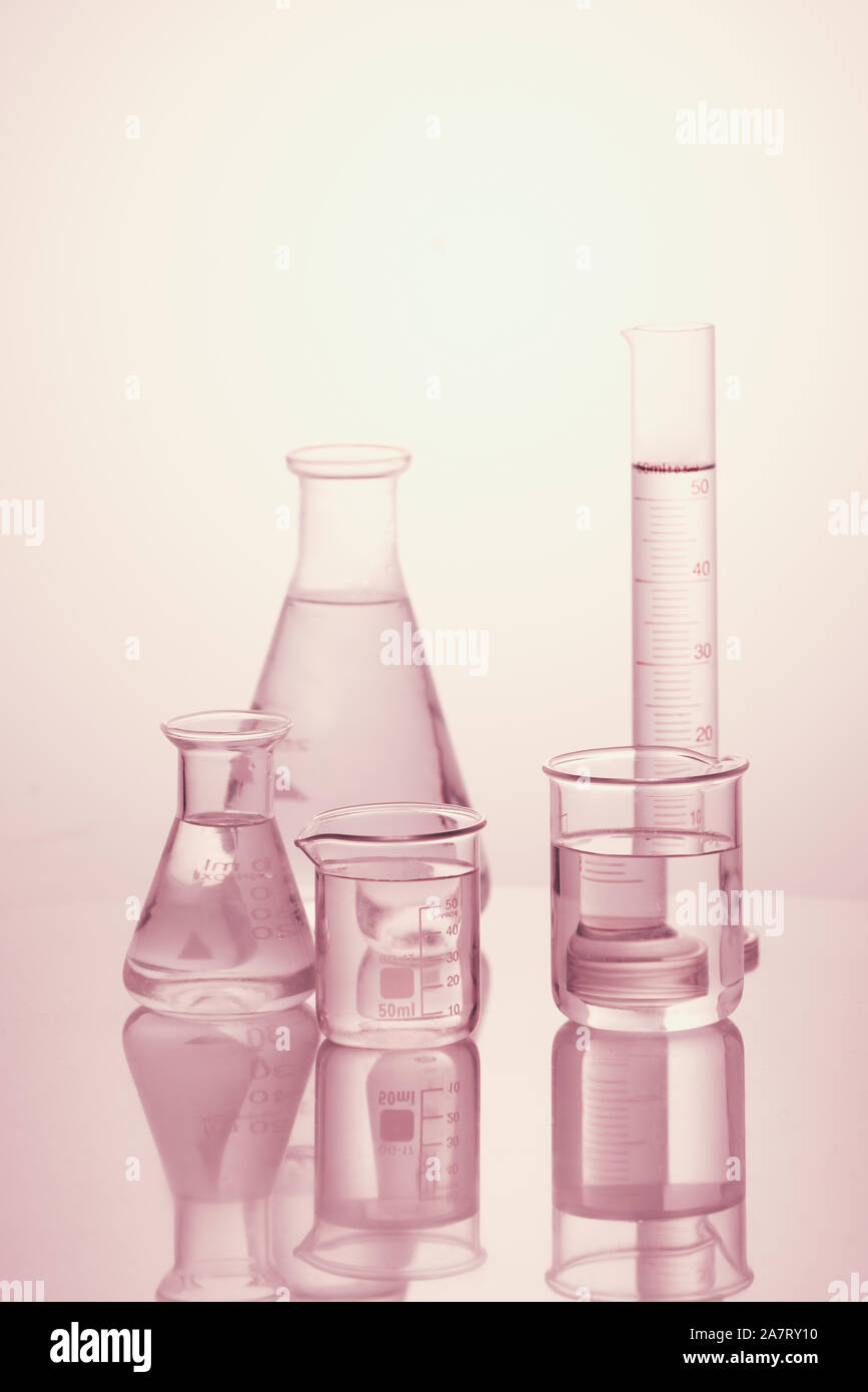 Laboratory glassware equipment hi-res stock photography and images - Alamy