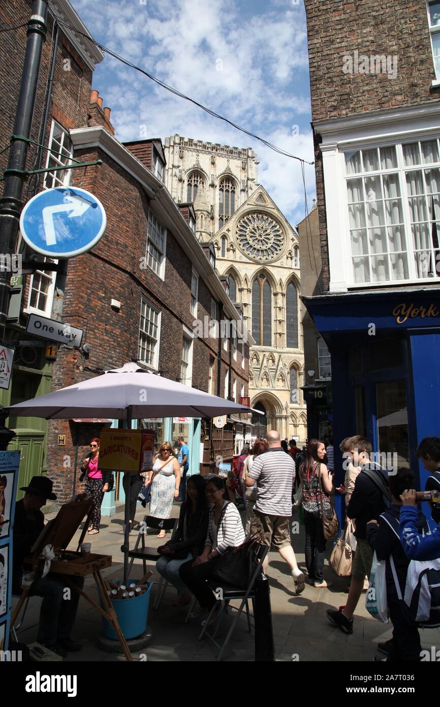 Stonegate york city centre hi-res stock photography and images - Alamy