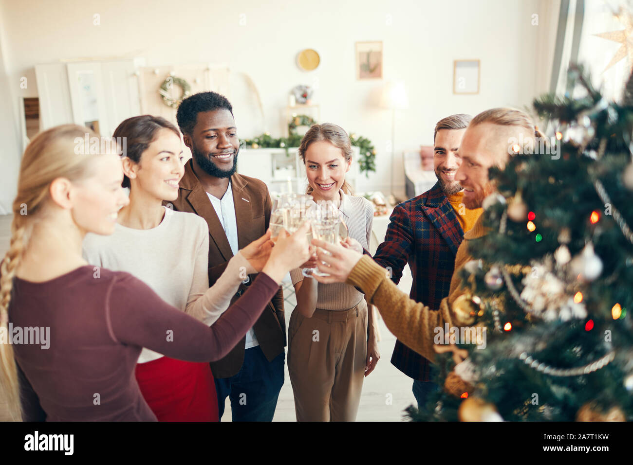 Men raising glasses hi-res stock photography and images - Alamy