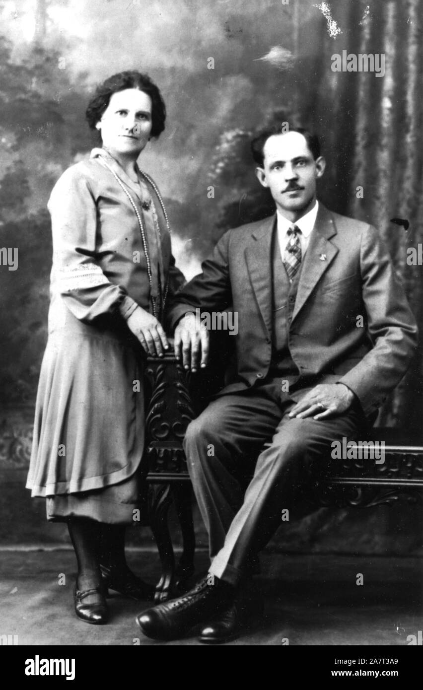 Polish immigrants to America husband and wife circa 1920s Stock Photo ...