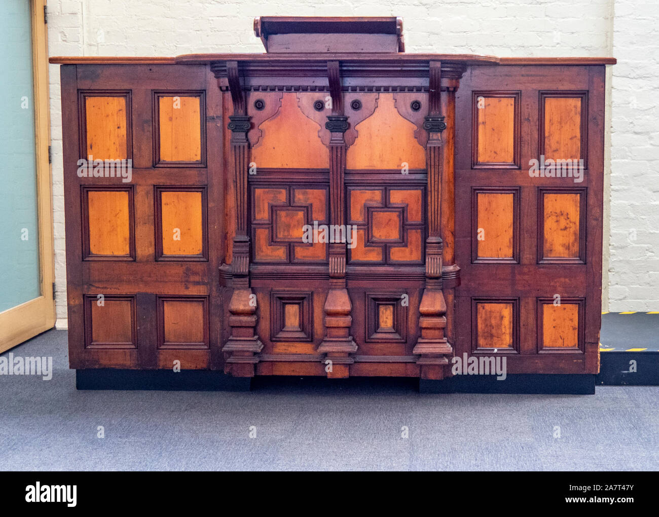 Auctioneers lectern podium hi-res stock photography and images - Alamy