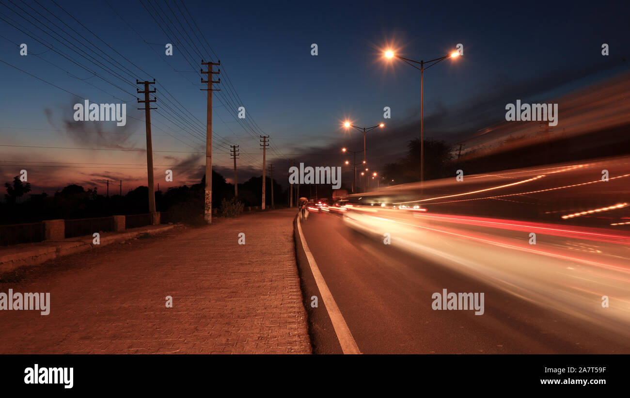 Rays of car lights hi-res stock photography and images - Alamy