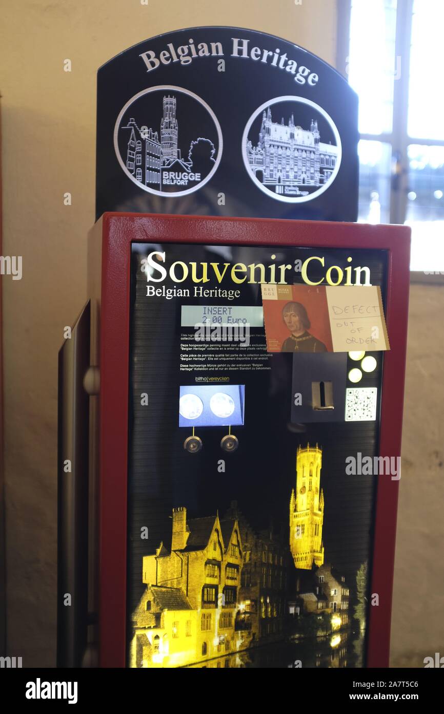 Souvenir coin machine hi-res stock photography and images - Alamy