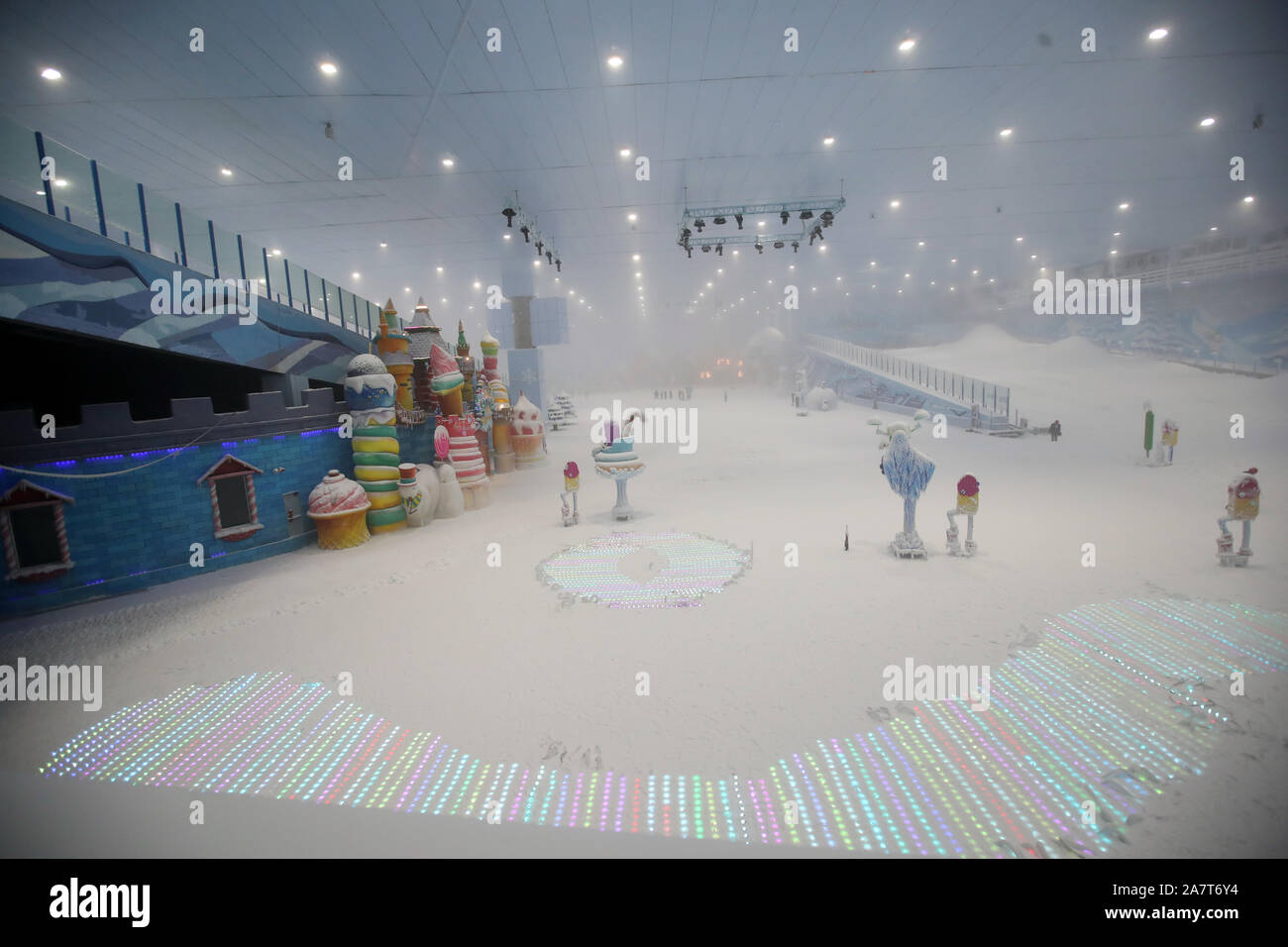 Resort indoor ski china hi-res stock photography and images - Alamy