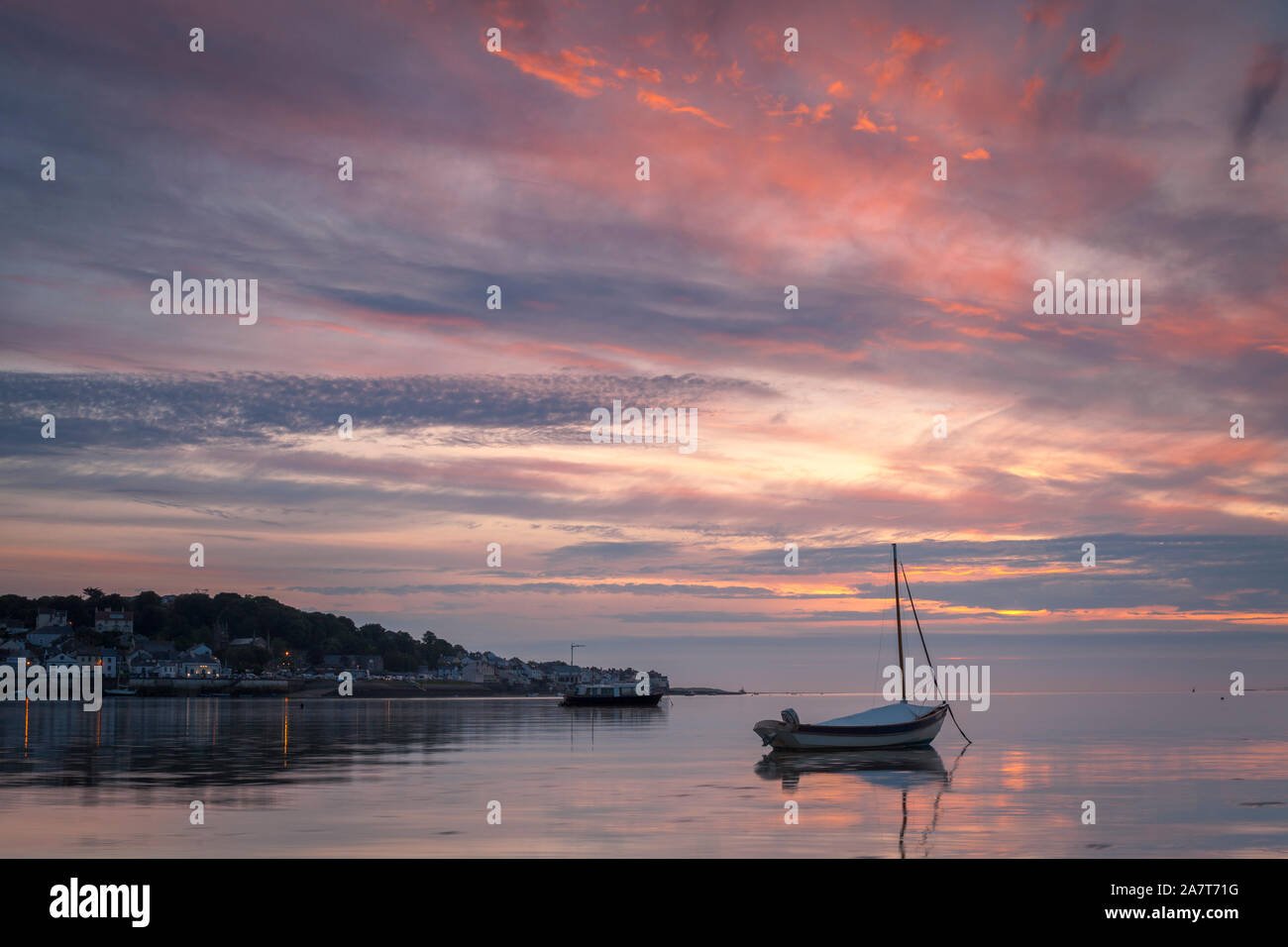 Calm sea boat boats hi-res stock photography and images - Alamy