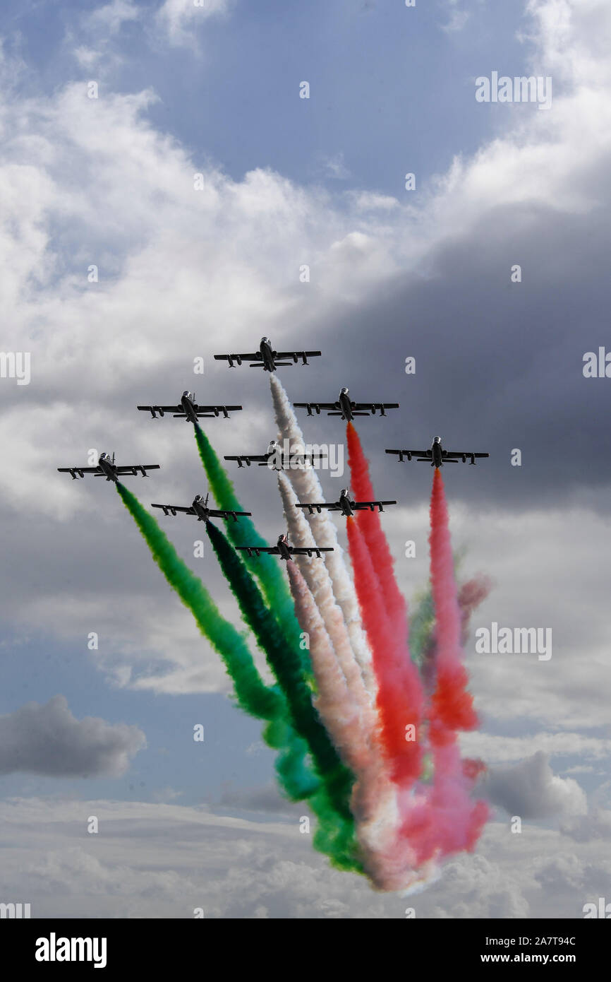 Feast of the Italian armed forces, the acrobatics of the tricolor ...