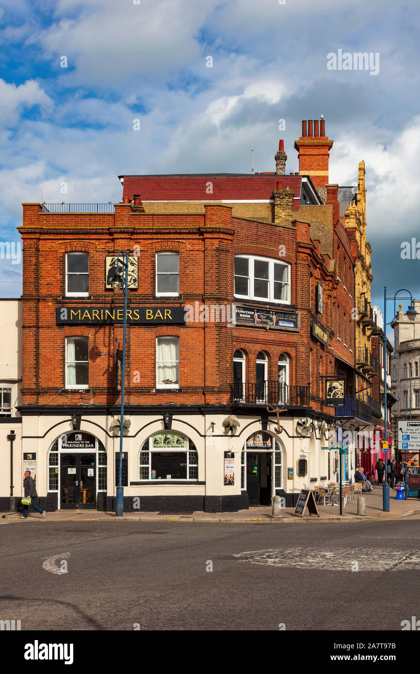 Harbourside inn hi-res stock photography and images - Alamy