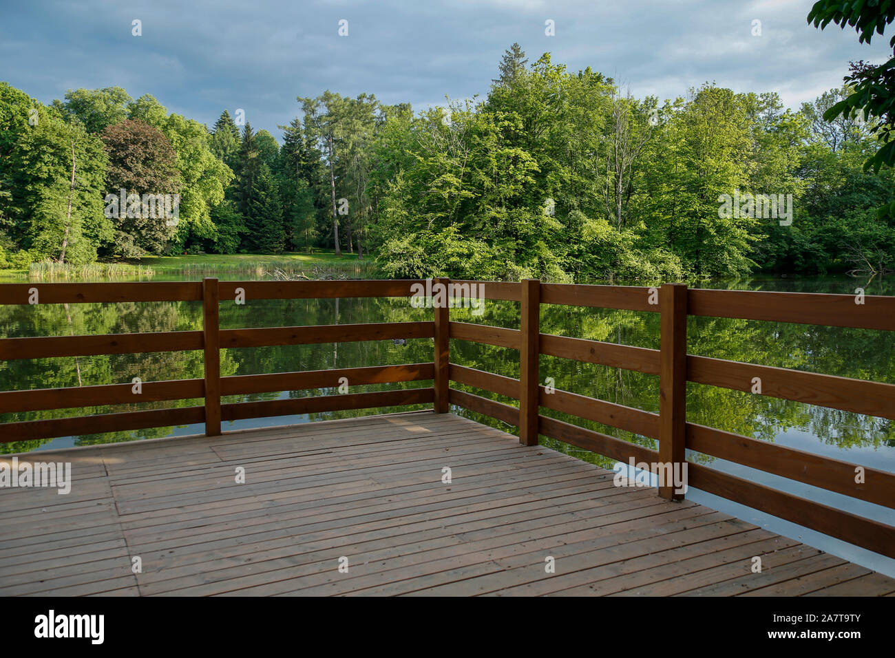 Viewing platform over pond hi-res stock photography and images - Alamy