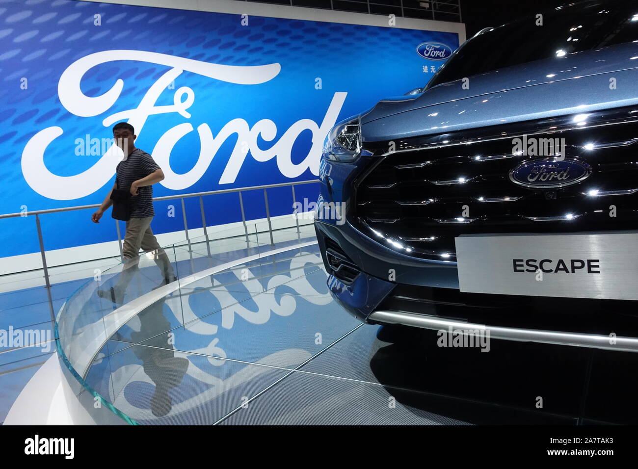 --FILE--People visit the stand of Ford during the 18th Shanghai ...