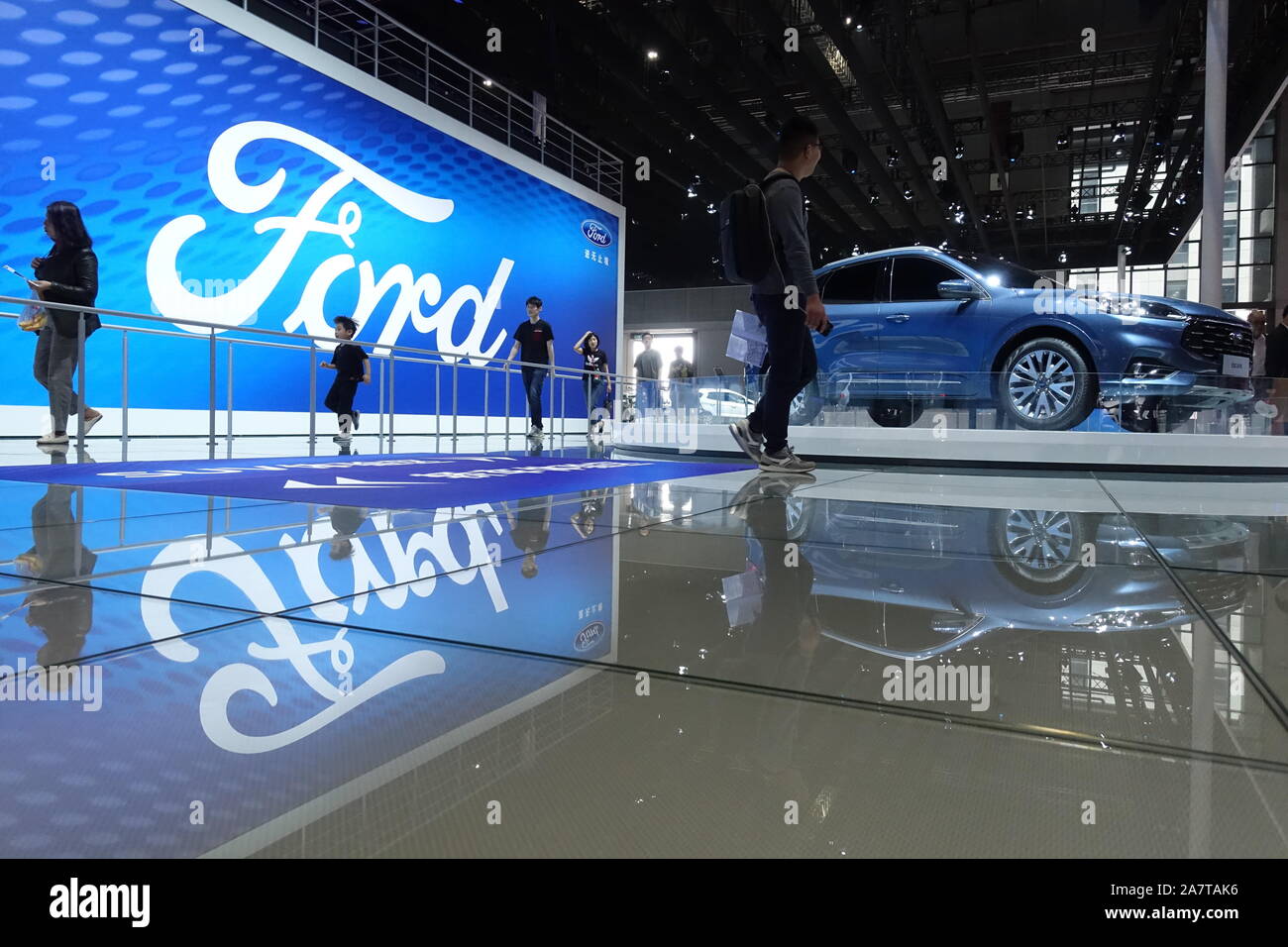 --FILE--People visit the stand of Ford during the 18th Shanghai ...