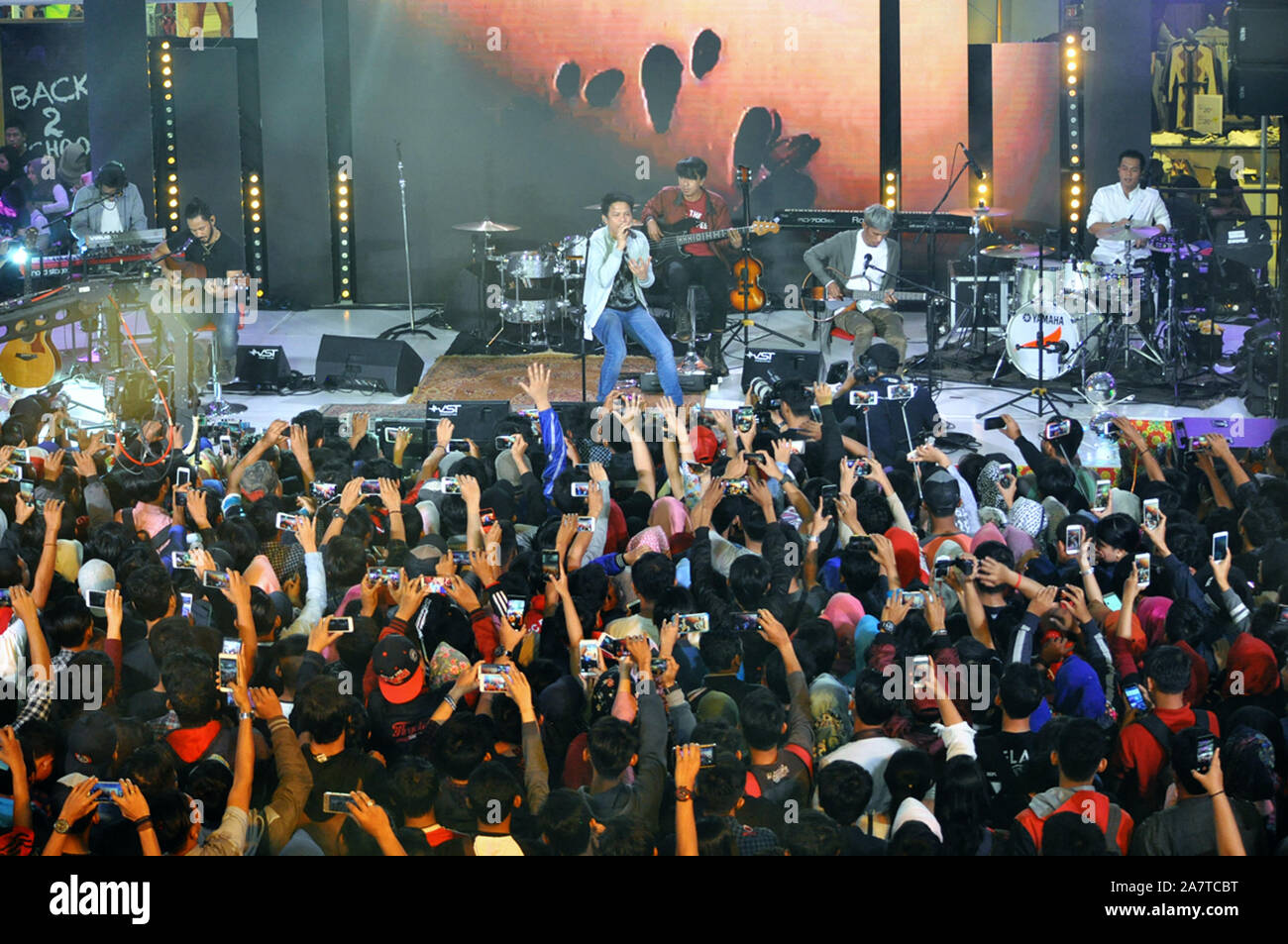 Ariel and his band Noah appeared to entertain their fans Stock Photo ...