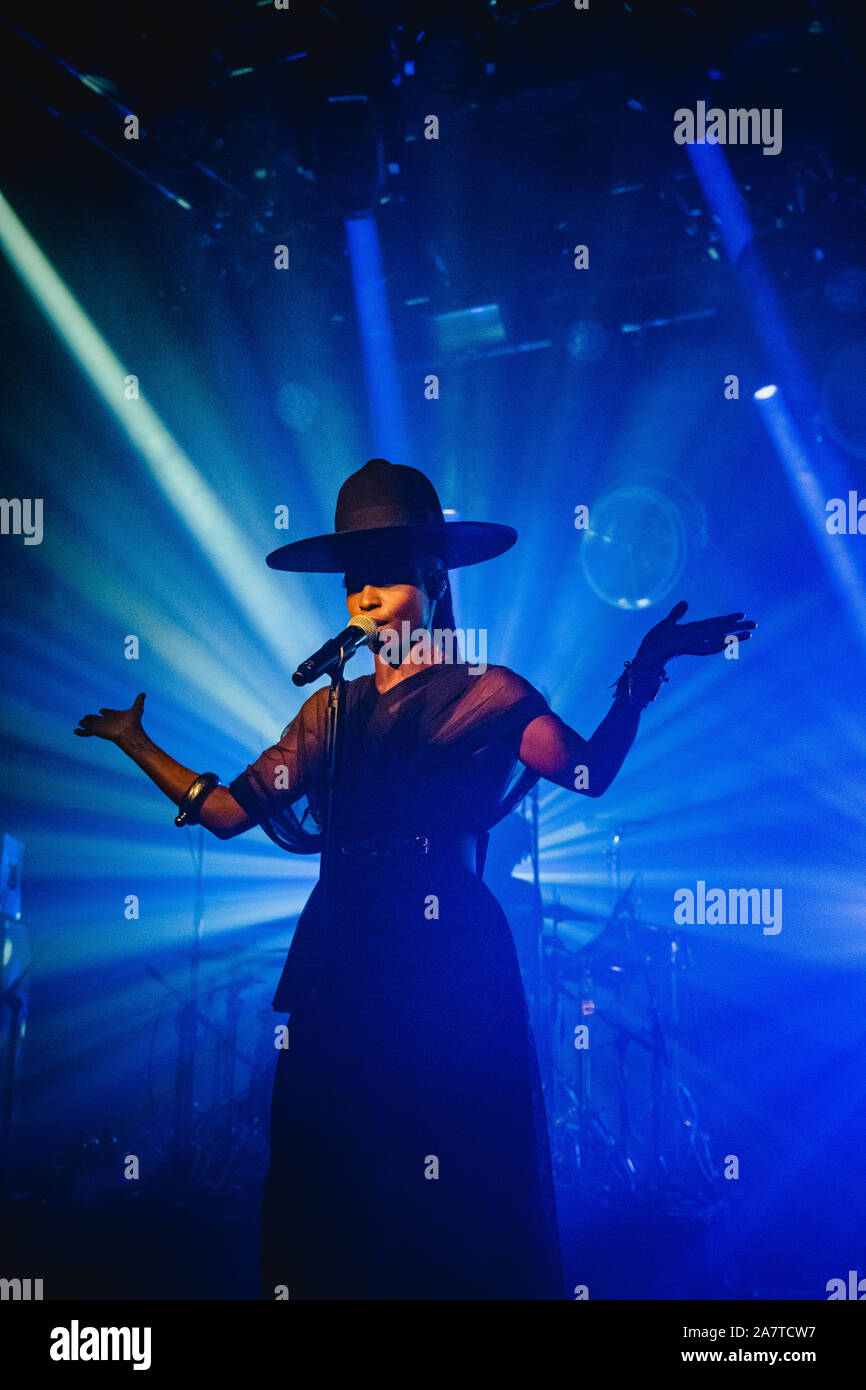 Skye edwards vocalist british band hi-res stock photography and images ...