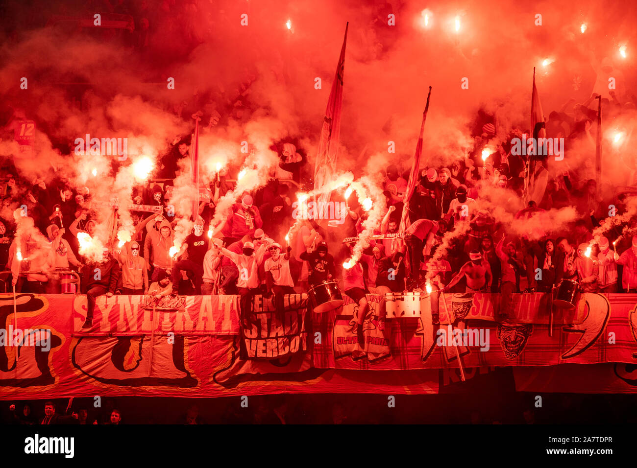 Koelner fans to finish fireworks, pyrotechnics, pyro, Bengalos, Bengali ...