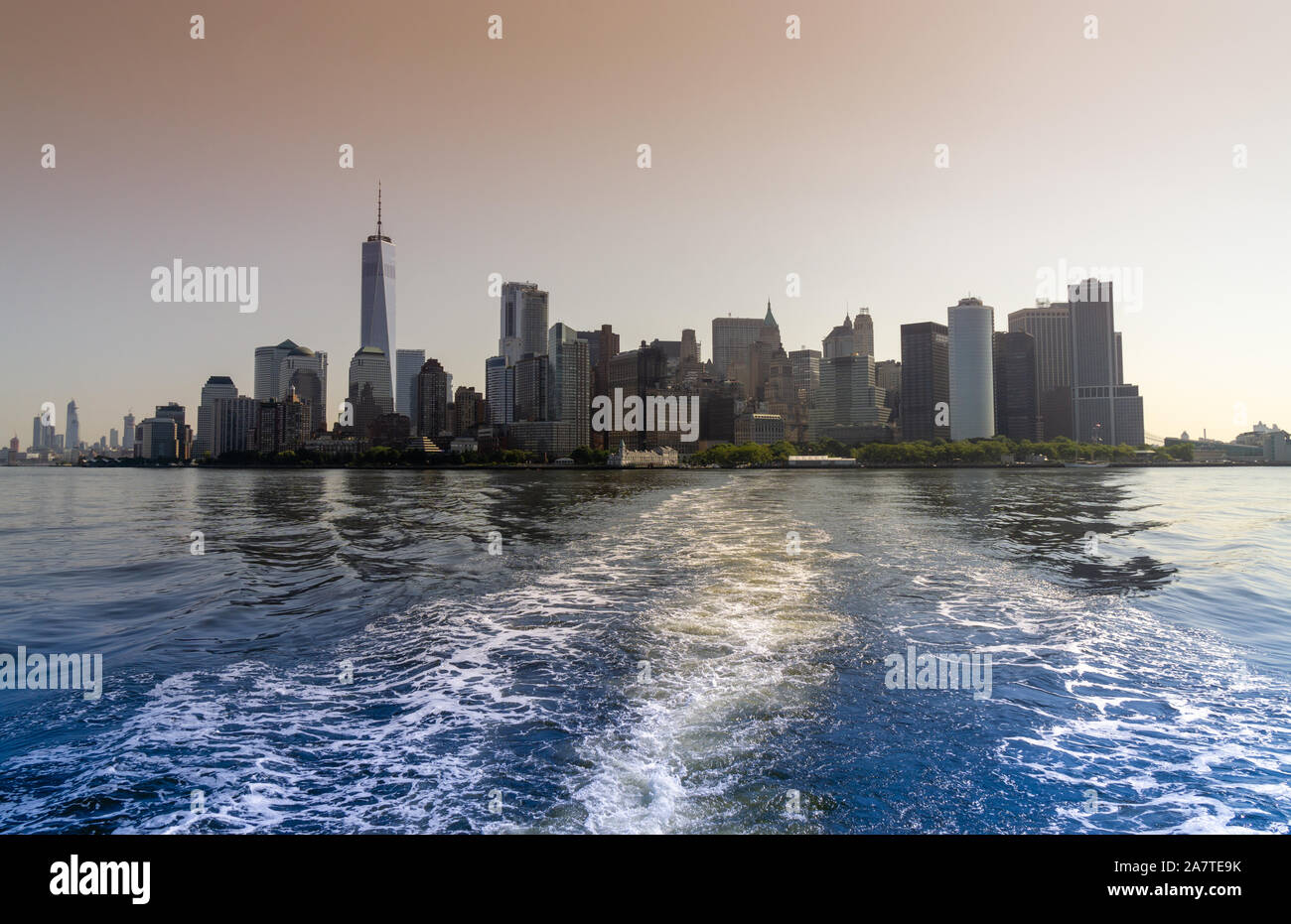 panoramic view of the downtown New York City skyline seen from the ...