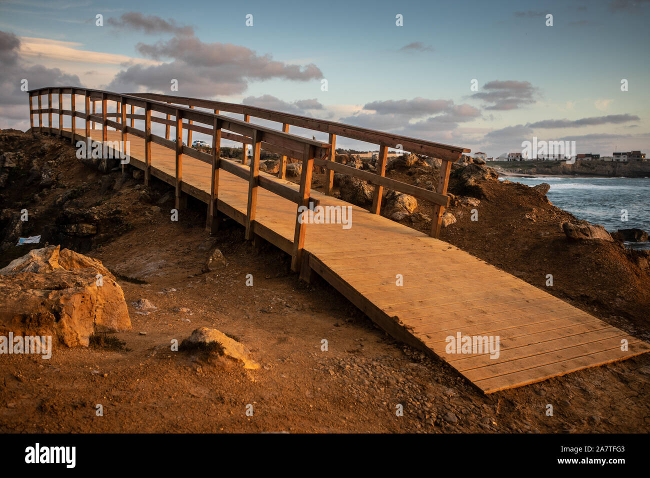 Bridge made of wood hi-res stock photography and images - Alamy