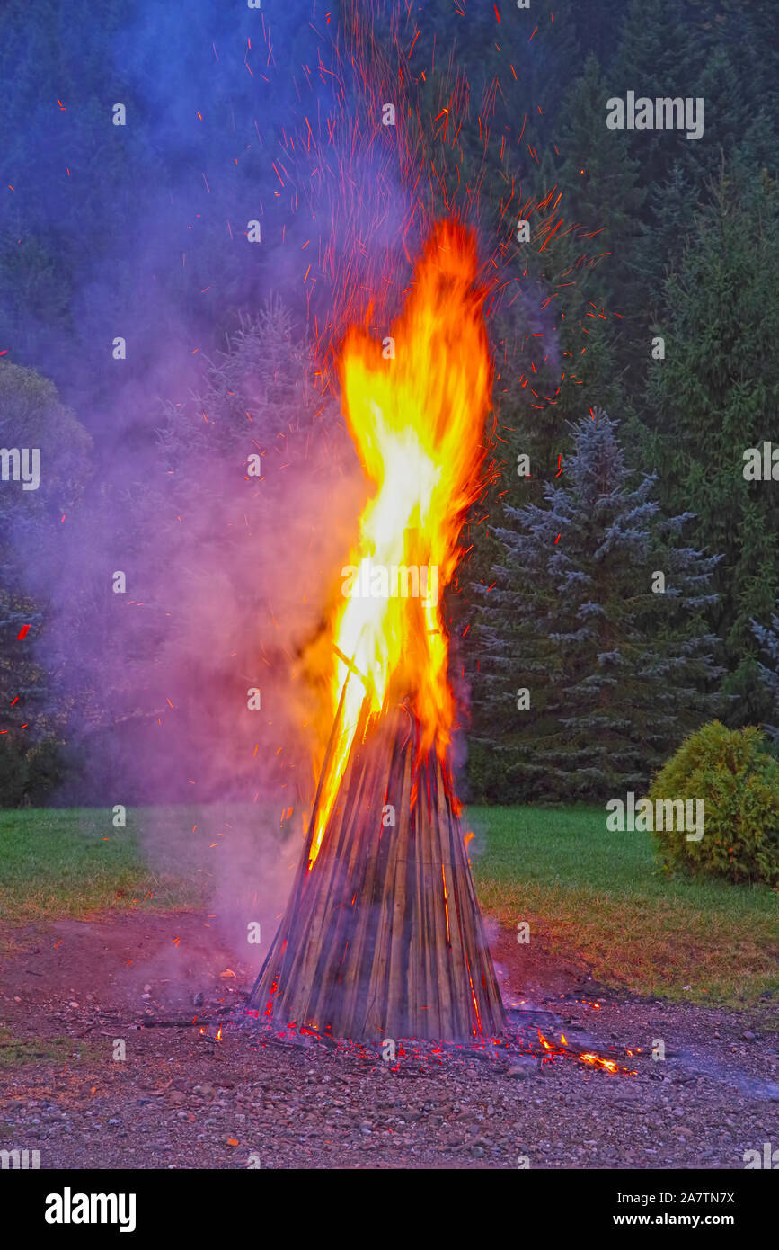 Big windy fire hi-res stock photography and images - Alamy