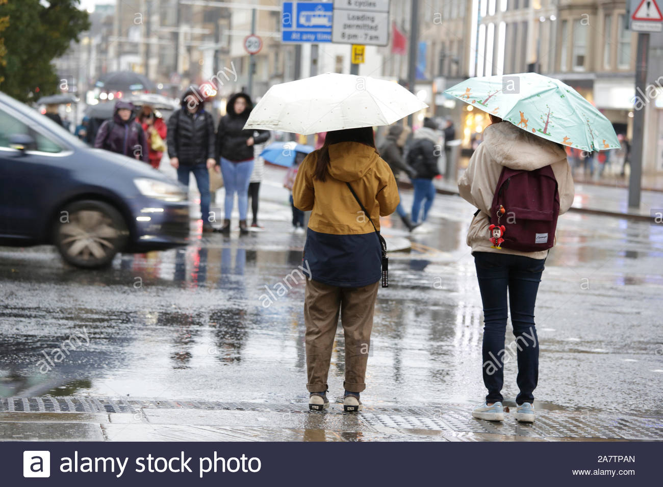 Windy umbrella scotland hi-res stock photography and images - Alamy