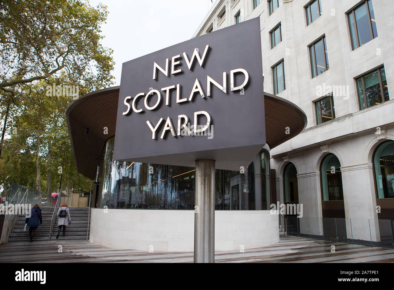 New Scotland Yard General View GV, London Stock Photo - Alamy