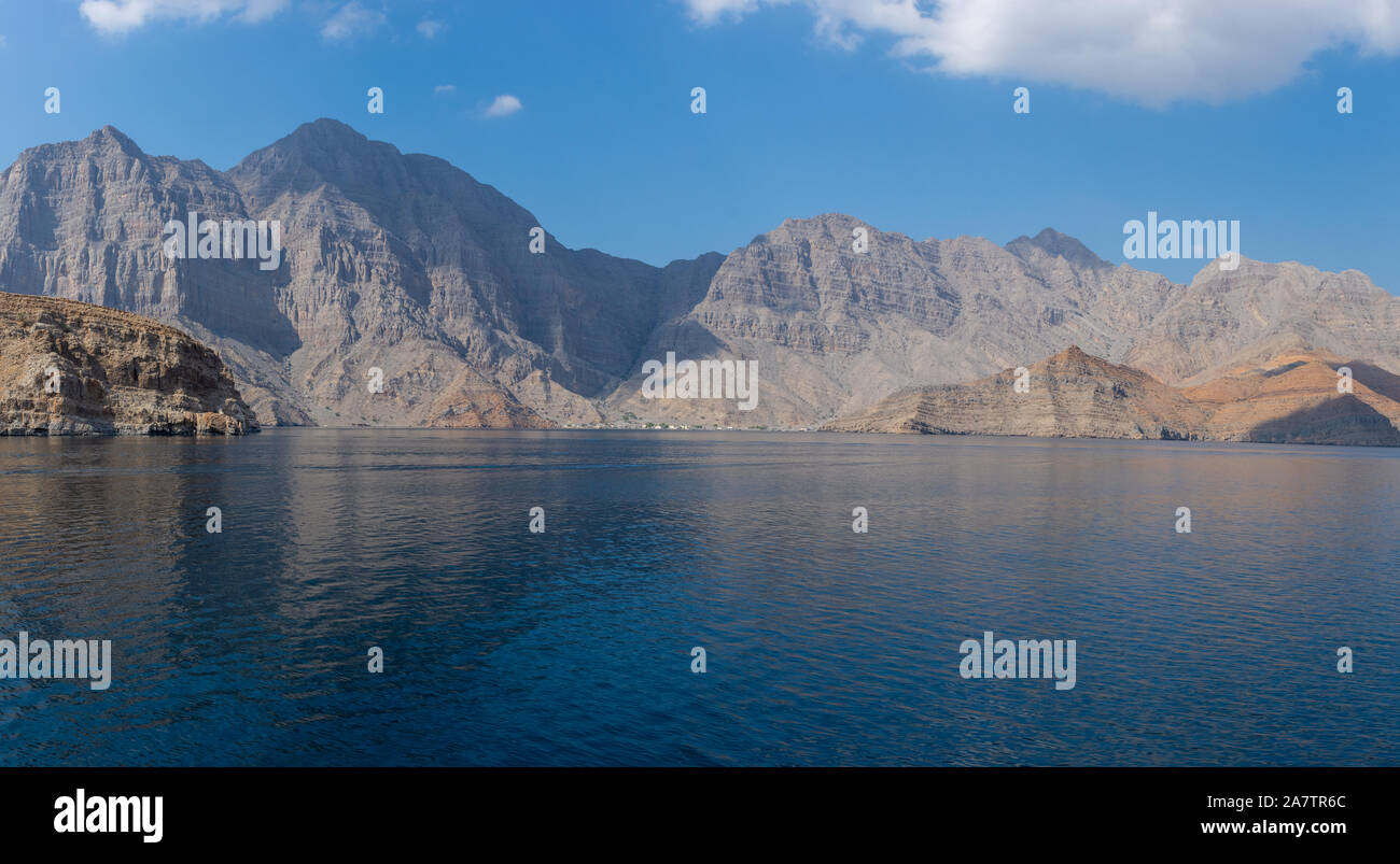 Strait of hormuz hi-res stock photography and images - Alamy