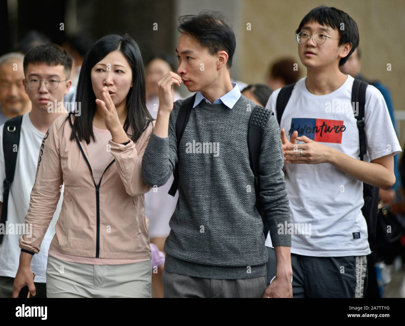 Chinese people talking hi-res stock photography and images - Alamy