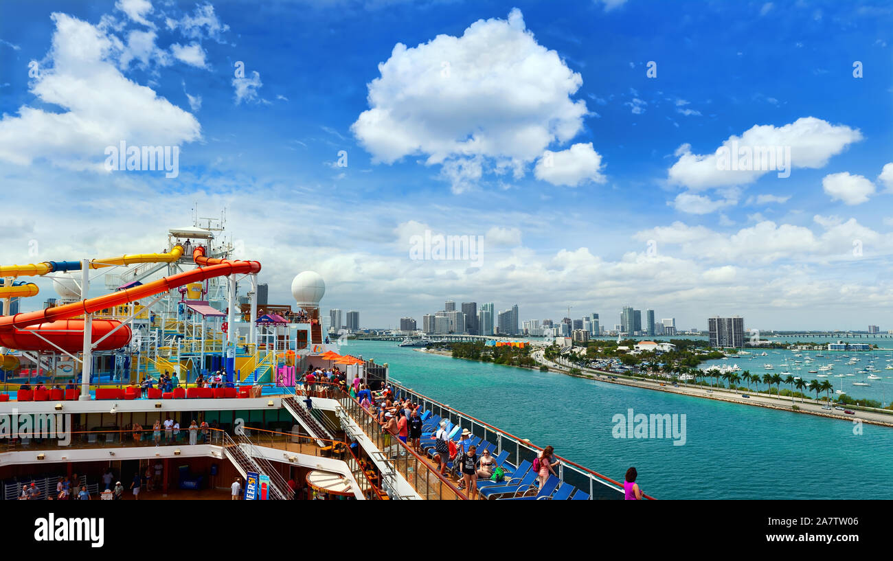 Cruise Ship sailing from port Miami Stock Photo - Alamy