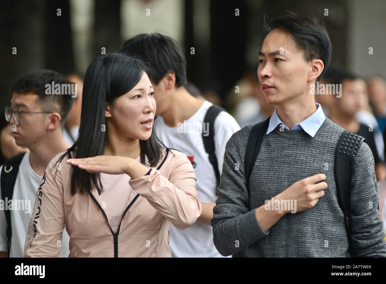 Chinese people talking hi-res stock photography and images - Alamy