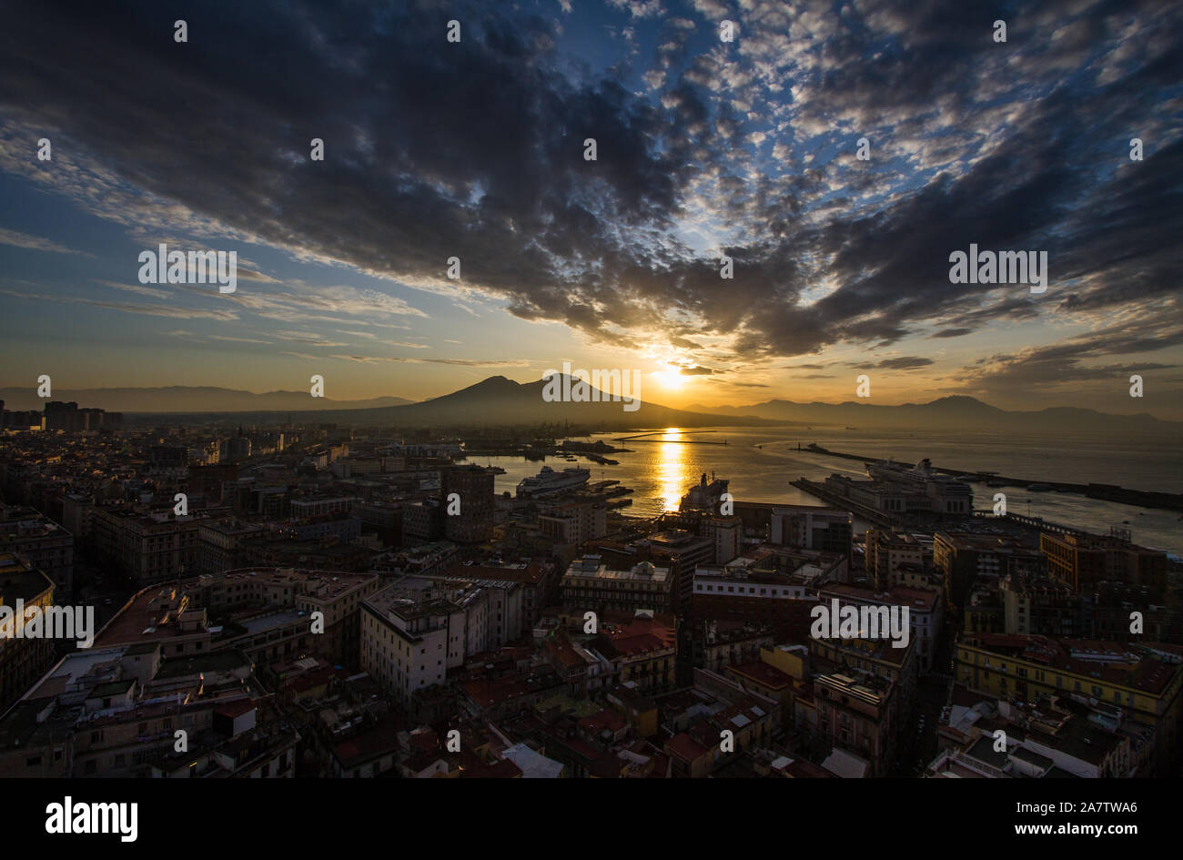 Golfo di napoli vesuvio hi-res stock photography and images - Alamy