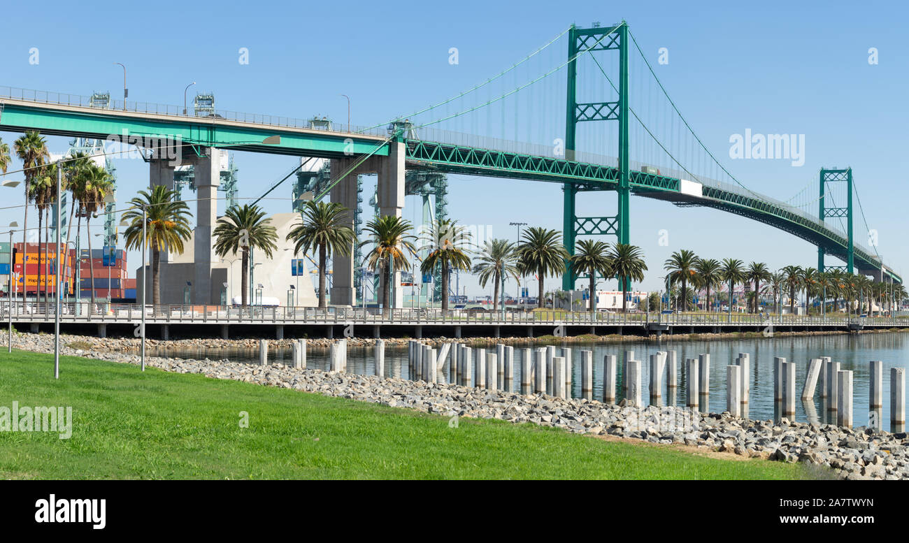 Panoramic image of the Vincent Thomas Bridge, which connects San Pedro ...
