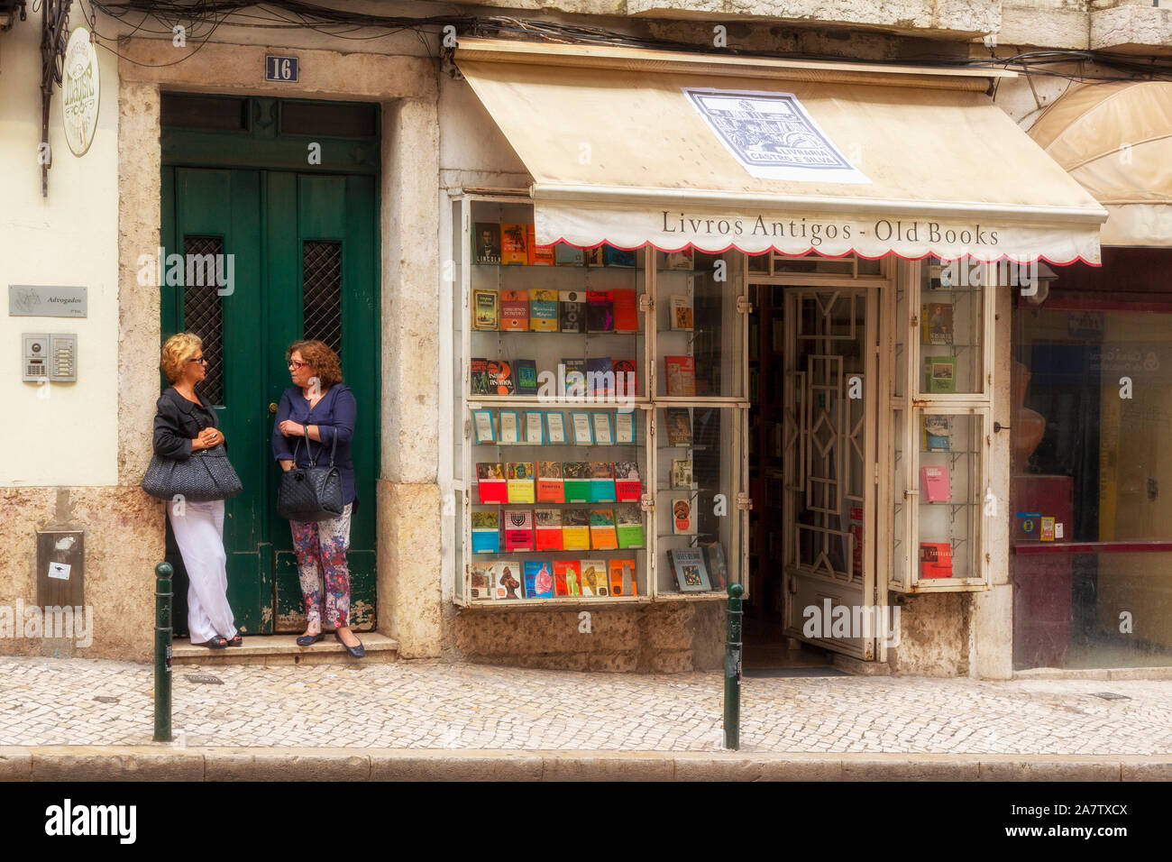Small bookshop hi-res stock photography and images - Alamy