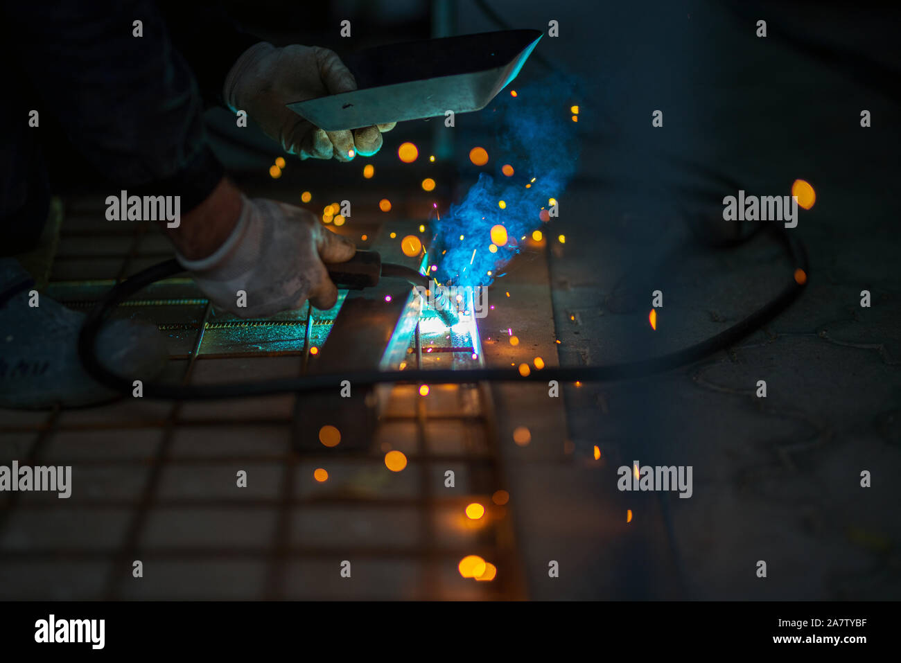 Co2 welding hi-res stock photography and images - Alamy