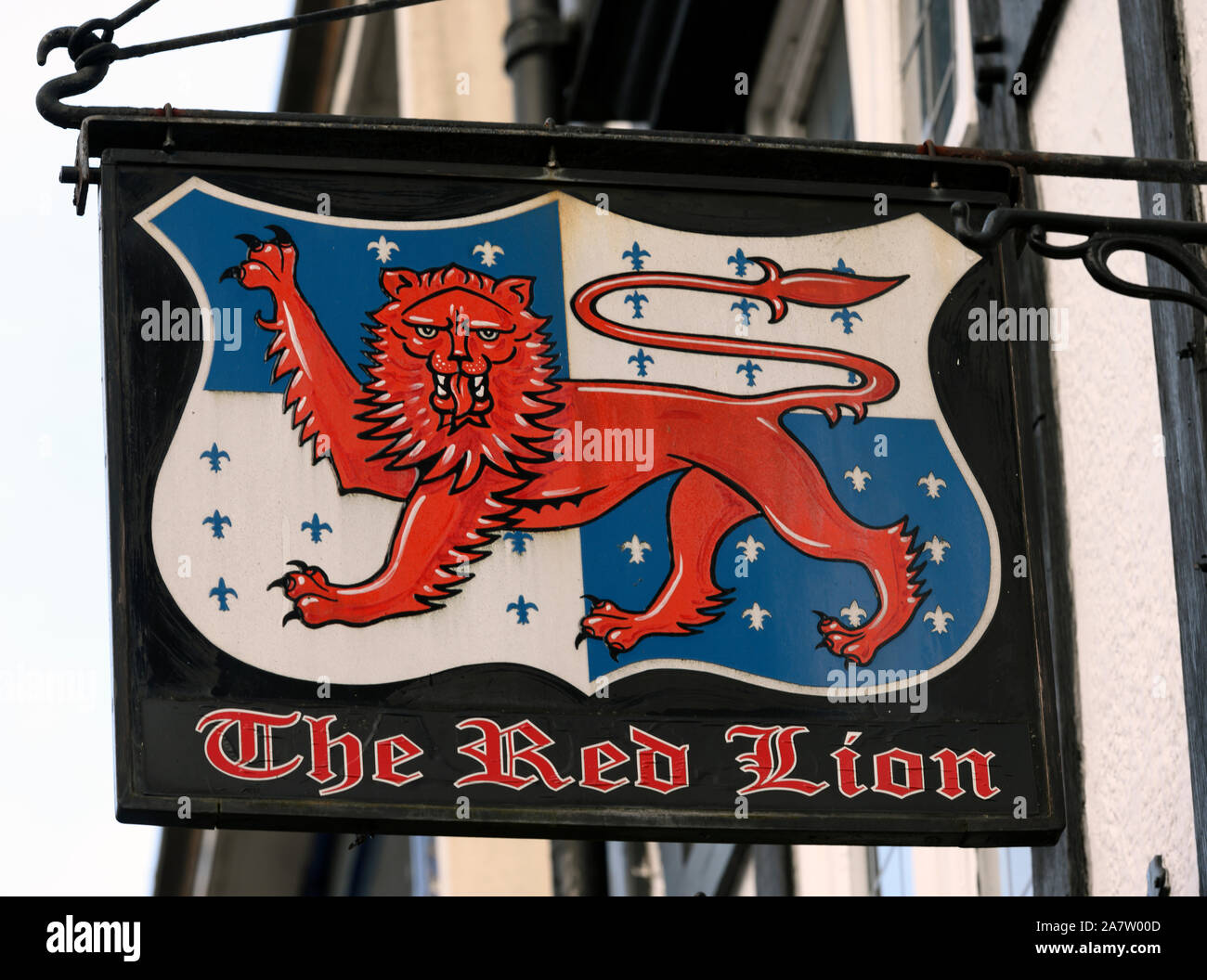 Hanging pub sign for the red lion public house hi-res stock photography ...