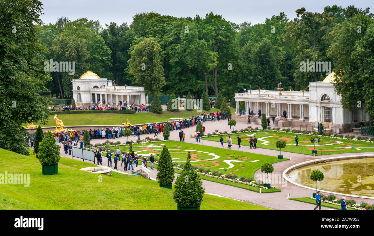 The gardens of Peterhof in Petergof, St. Petersburg, Russia Stock Photo ...