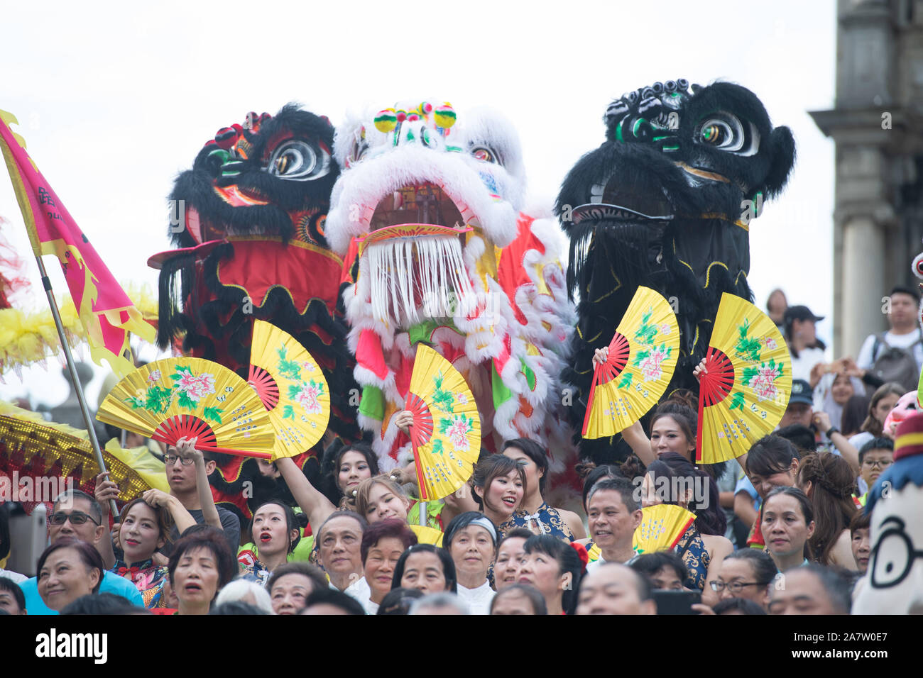 Lion dance parade hi-res stock photography and images - Alamy