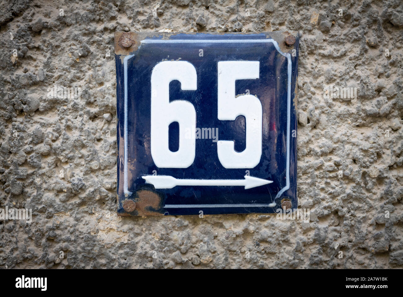 Street number sign on the wall Stock Photo - Alamy