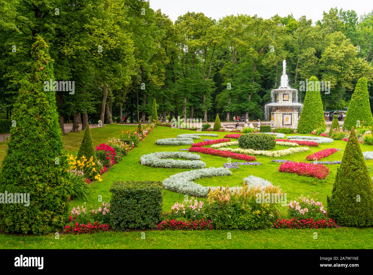 The gardens of Peterhof in Petergof, St. Petersburg, Russia Stock Photo ...