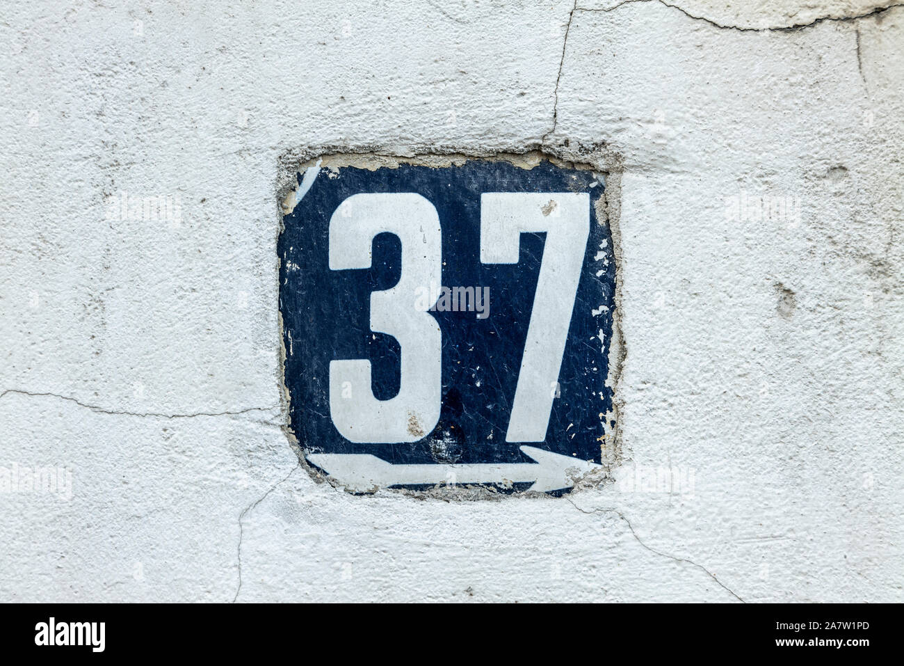 Street number sign on the wall Stock Photo - Alamy