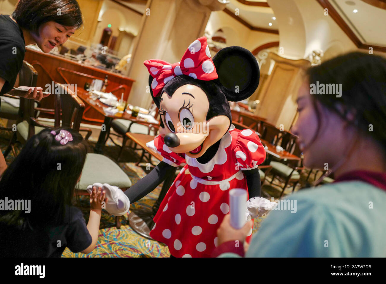 Minnie mouse child disney hi-res stock photography and images - Alamy