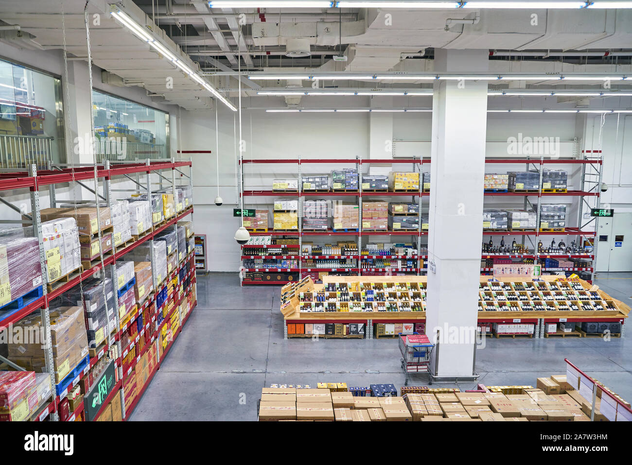 SHENZHEN, CHINA - APRIL 22, 2019: interior shot of Sam's Club store in ...