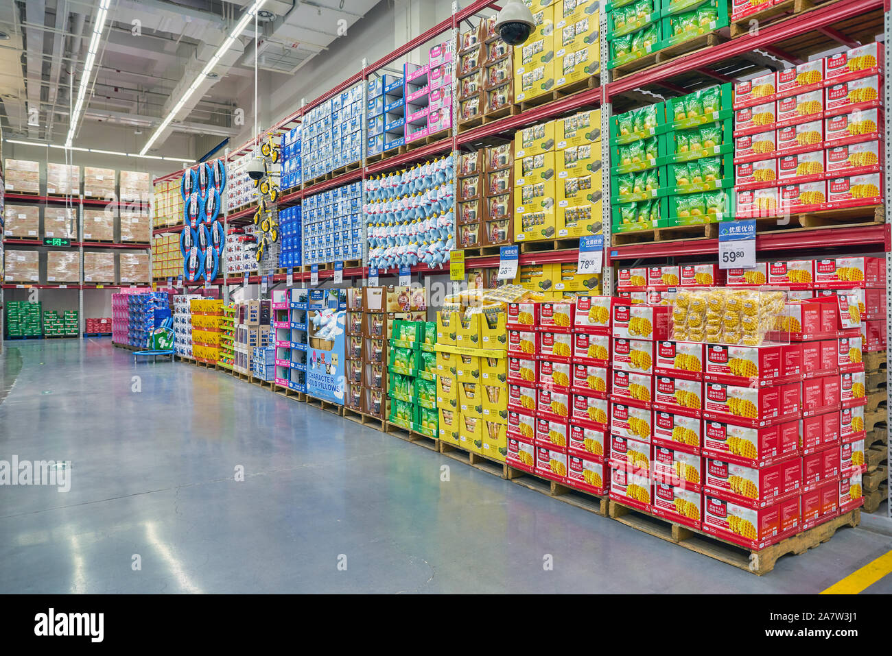 SHENZHEN, CHINA - APRIL 22, 2019: interior shot of Sam's Club store in ...