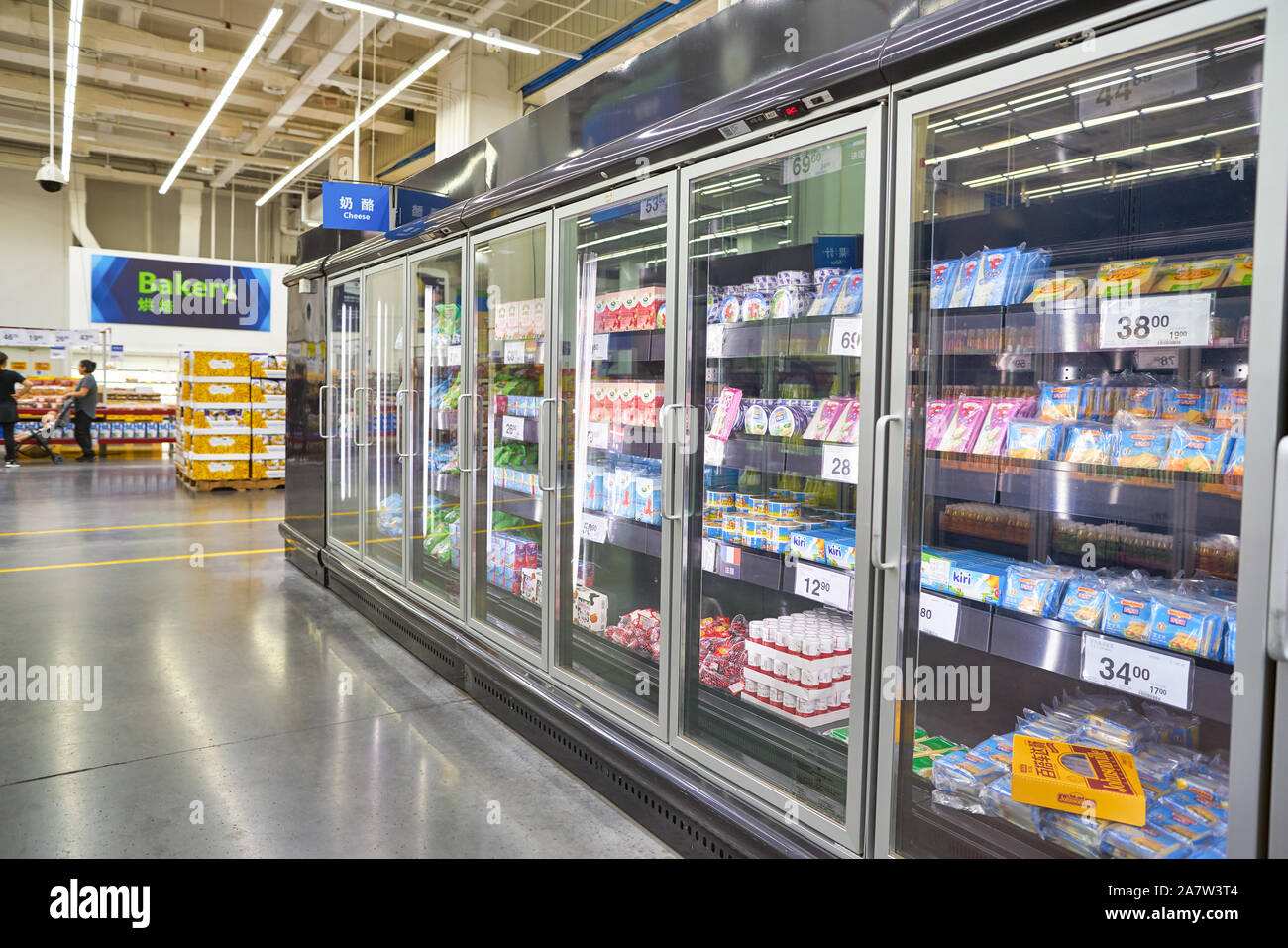 SHENZHEN, CHINA - APRIL 22, 2019: interior shot of Sam's Club store in ...