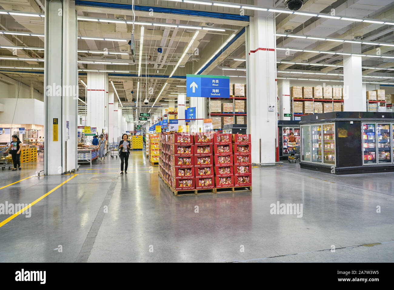 SHENZHEN, CHINA - APRIL 22, 2019: interior shot of Sam's Club store in ...