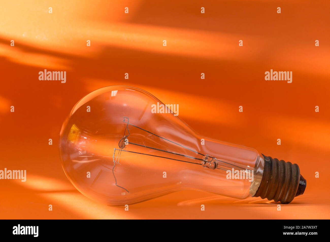 Broken filament hi-res stock photography and images - Alamy