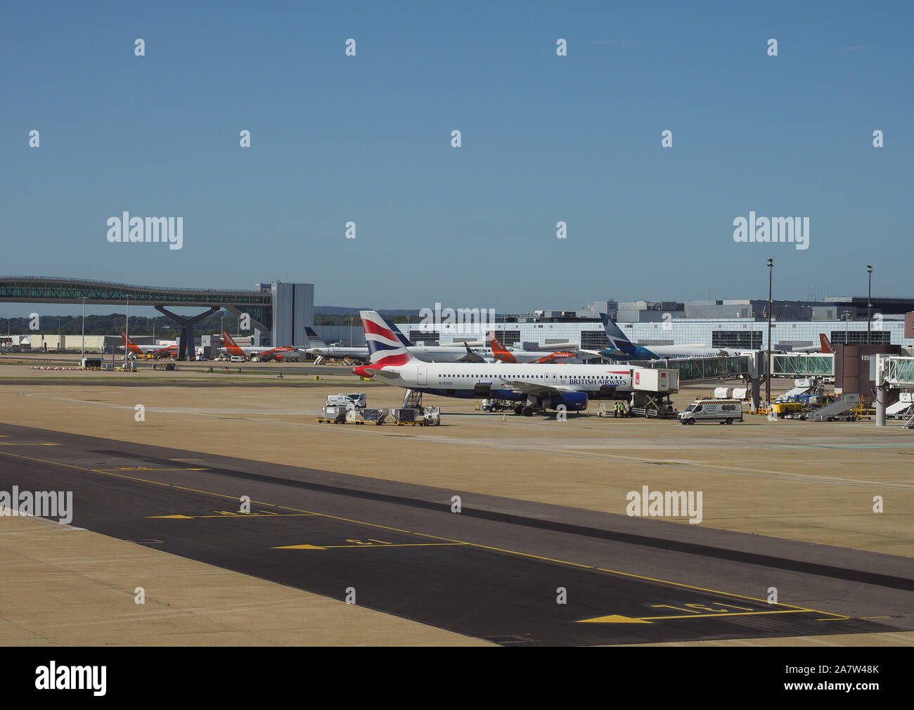 Gatwick airport runway ba hi-res stock photography and images - Alamy