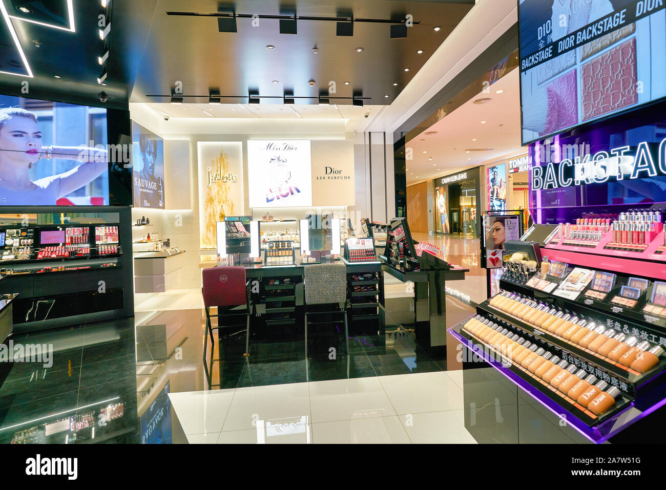 Dior store shopping interior hi-res stock photography and images - Alamy
