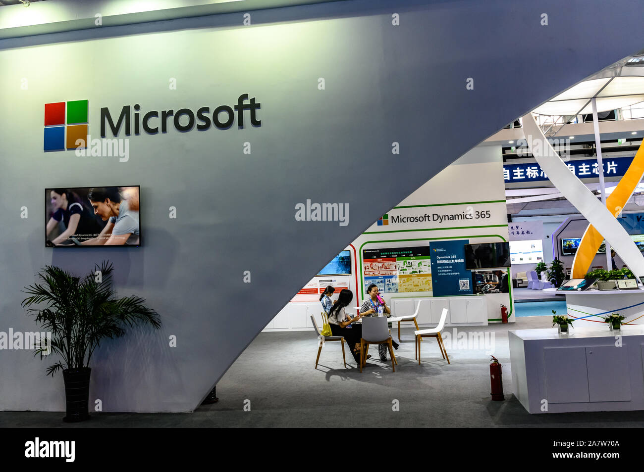 Microsoft booth hi-res stock photography and images - Alamy