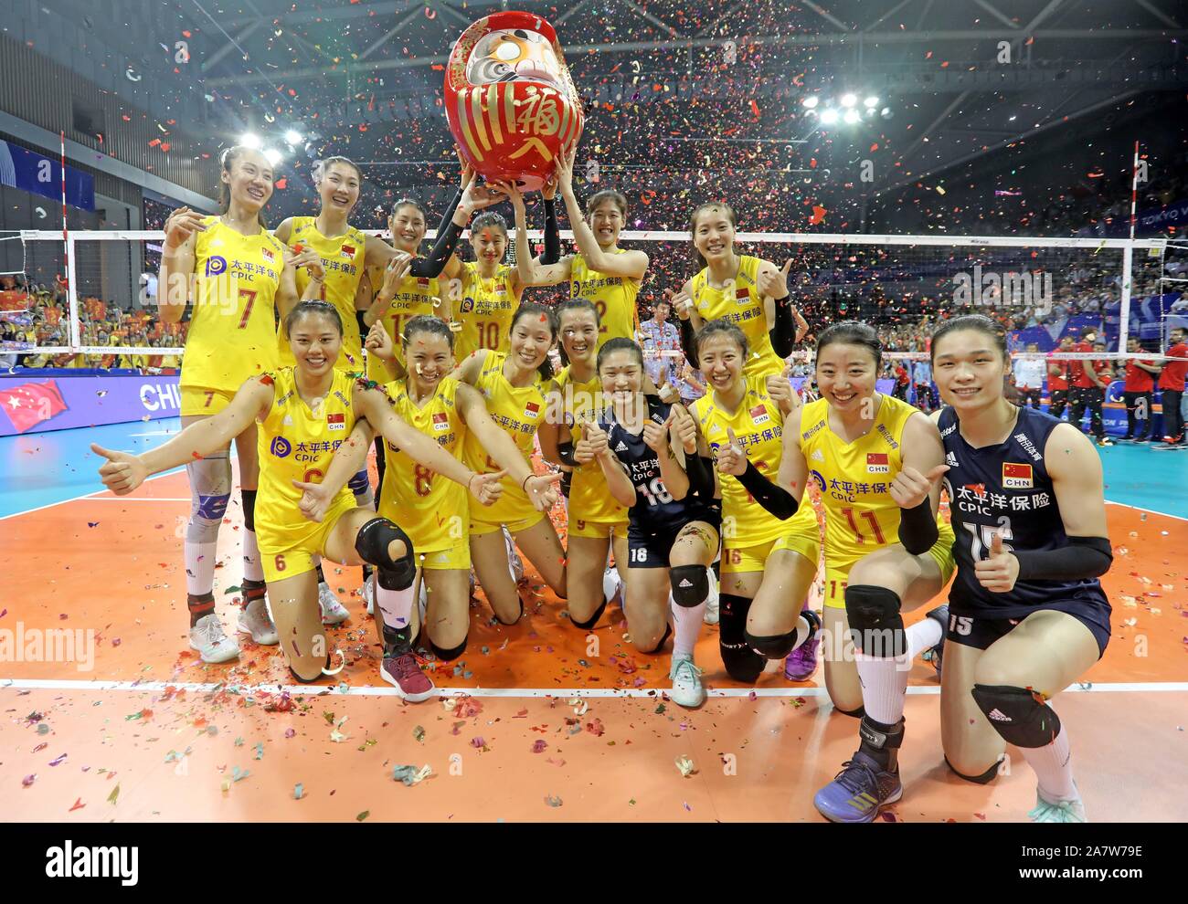 China Womens National Volleyball Team Pose To Photo To Celebrate Their